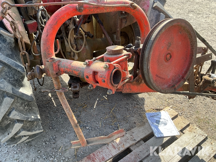 Slåtterbalk Busatis 1102, Gnesta, Klaravik auktioner