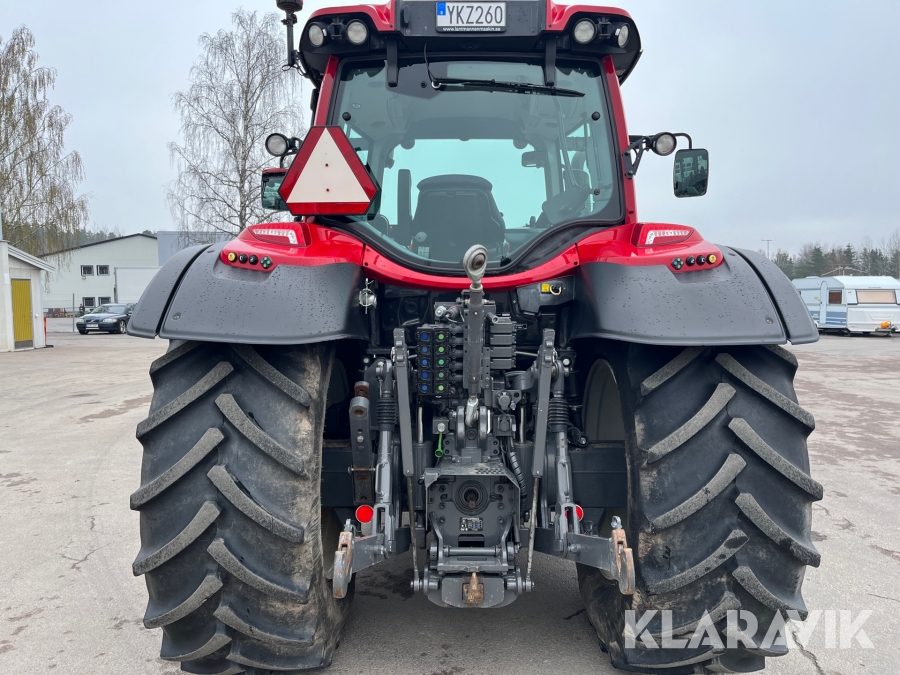 Traktor med lastare Valtra N174, Kinda, Klaravik auktioner