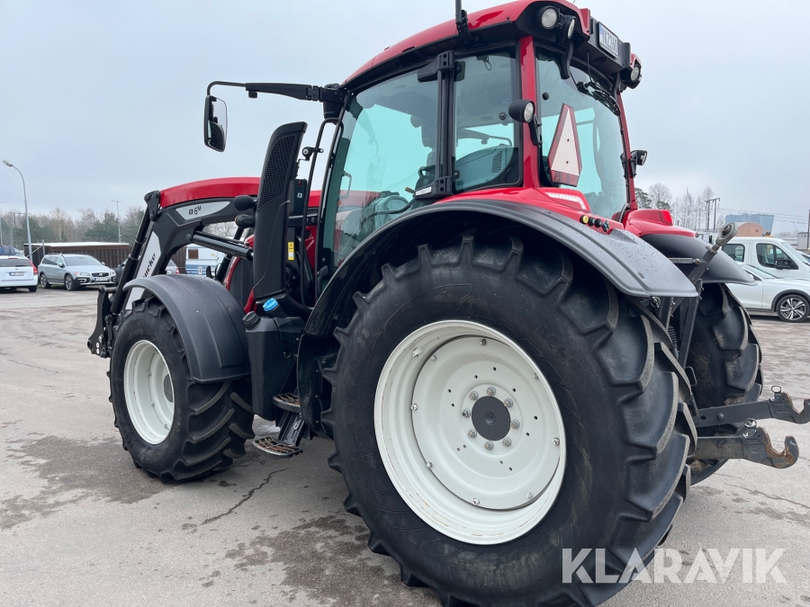Traktor med lastare Valtra N174, Kinda, Klaravik auktioner