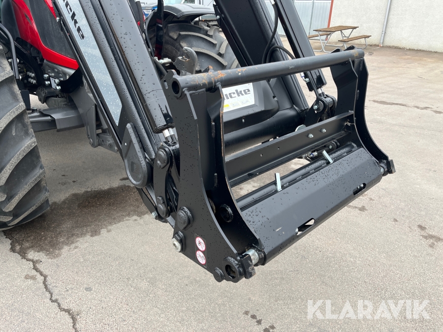 Traktor med lastare Valtra N174, Kinda, Klaravik auktioner