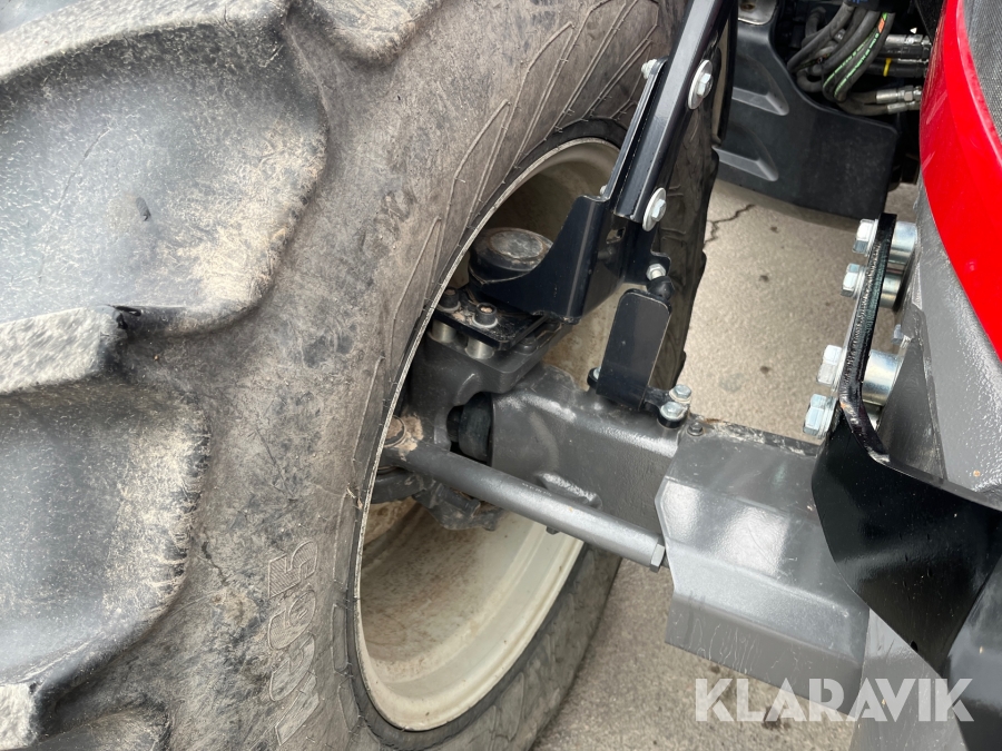 Traktor med lastare Valtra N174, Kinda, Klaravik auktioner