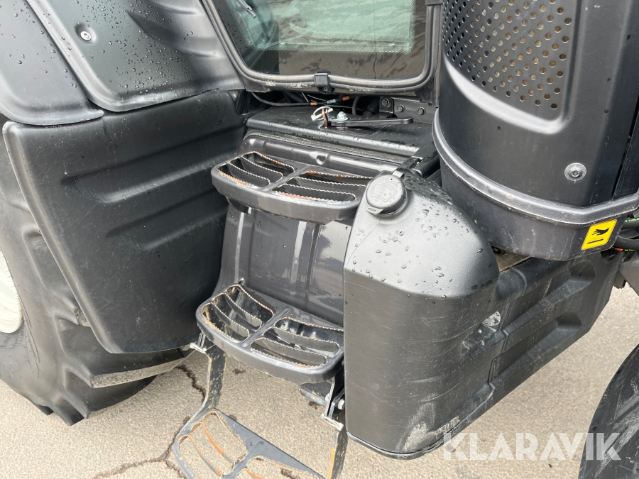 Traktor med lastare Valtra N174, Kinda, Klaravik auktioner