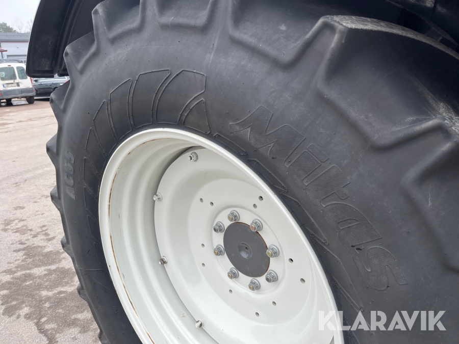 Traktor med lastare Valtra N174, Kinda, Klaravik auktioner