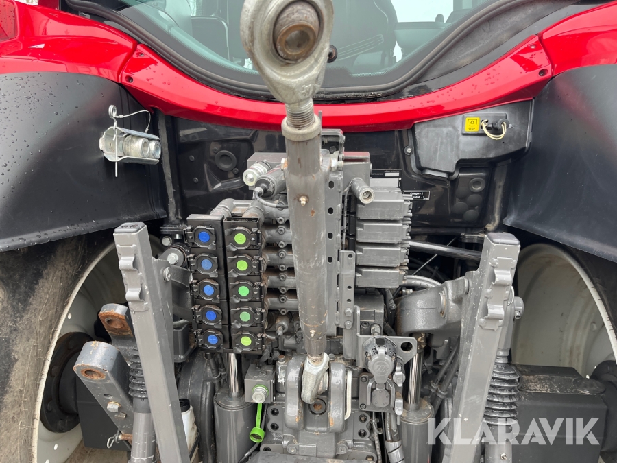 Traktor med lastare Valtra N174, Kinda, Klaravik auktioner