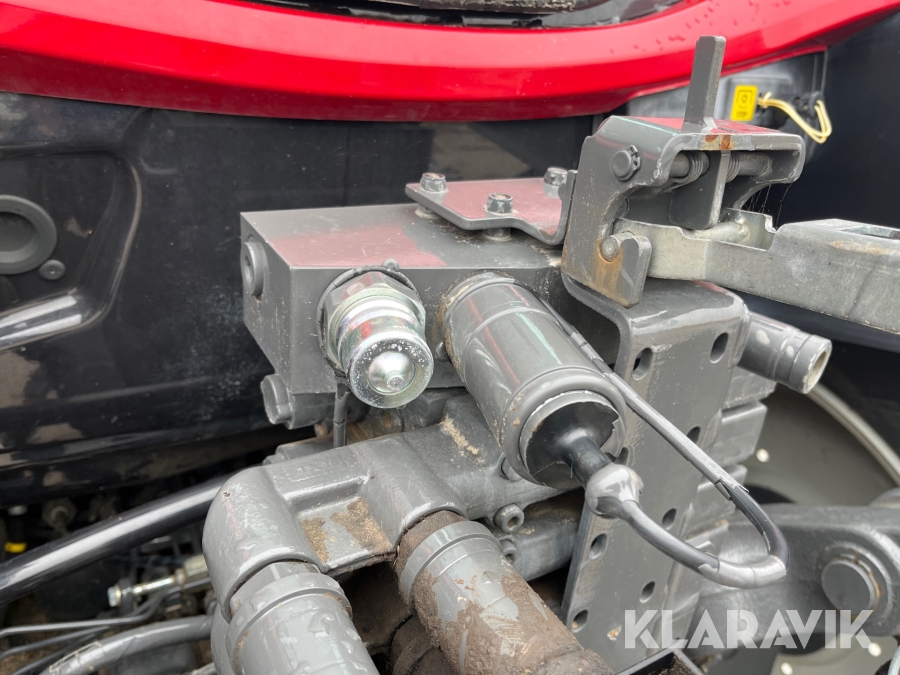 Traktor med lastare Valtra N174, Kinda, Klaravik auktioner