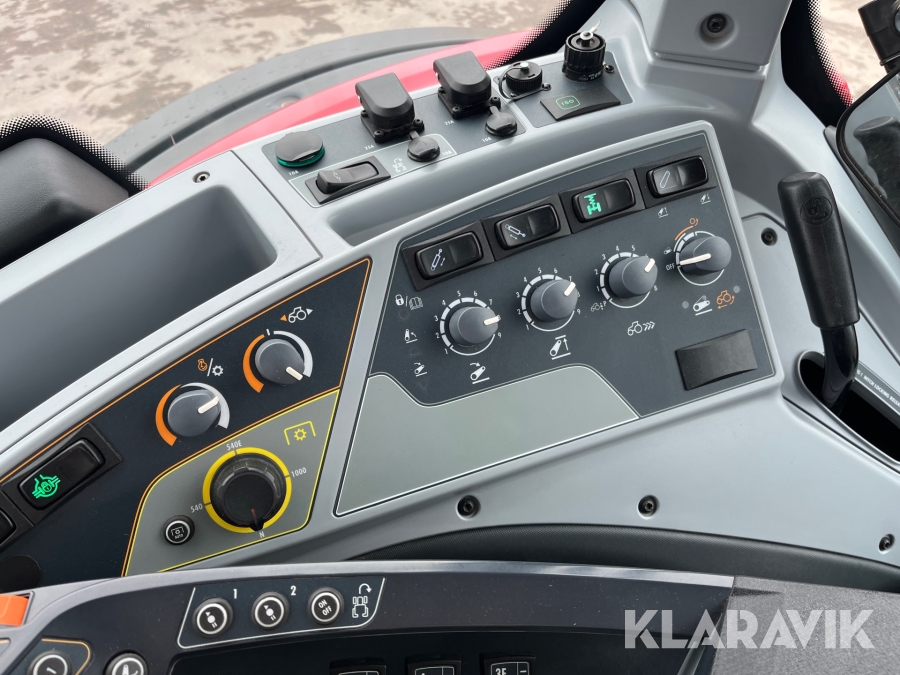 Traktor med lastare Valtra N174, Kinda, Klaravik auktioner