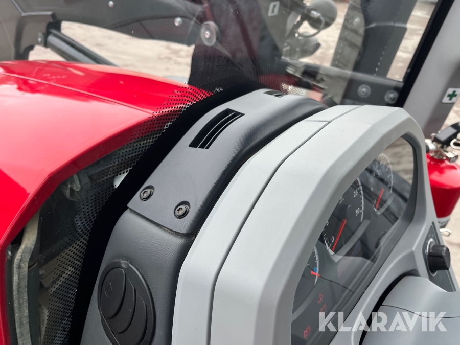 Traktor med lastare Valtra N174, Kinda, Klaravik auktioner