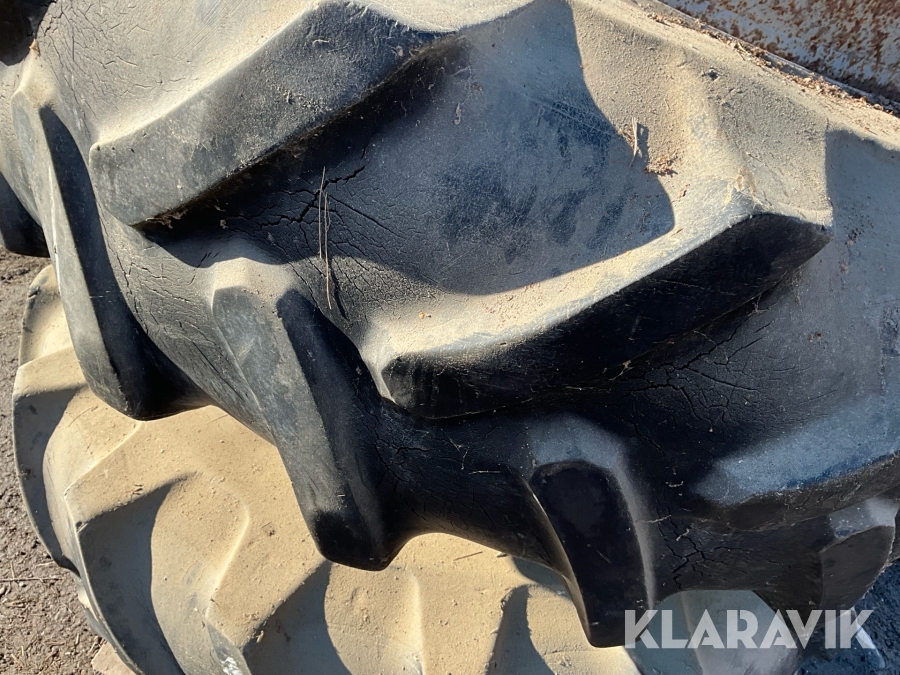 Dubbelmontage Michelin & Kleber 16,9-28 & 20.8-38, Gnesta, K