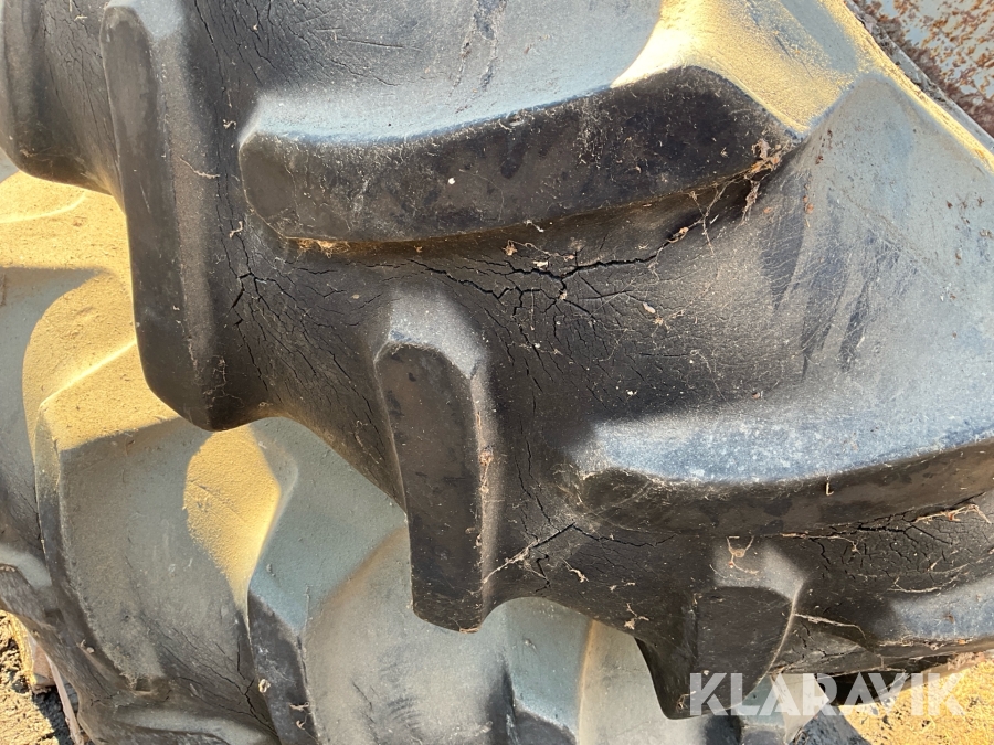 Dubbelmontage Michelin & Kleber 16,9-28 & 20.8-38, Gnesta, K