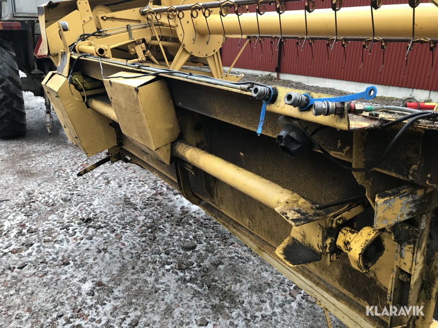 Skördetröska New Holland 8080 22fot