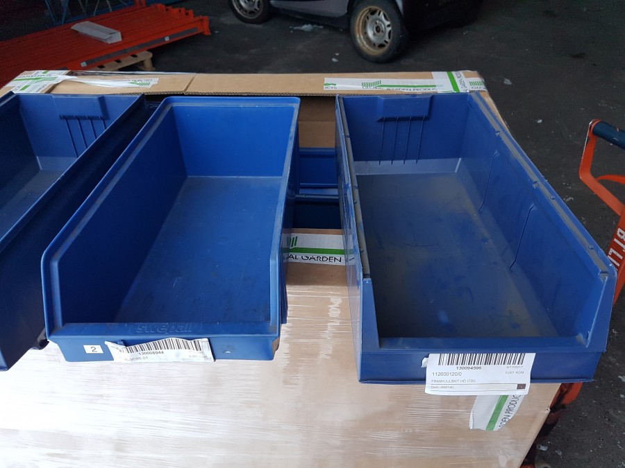 Klaravik Auktioner | Plastbackar