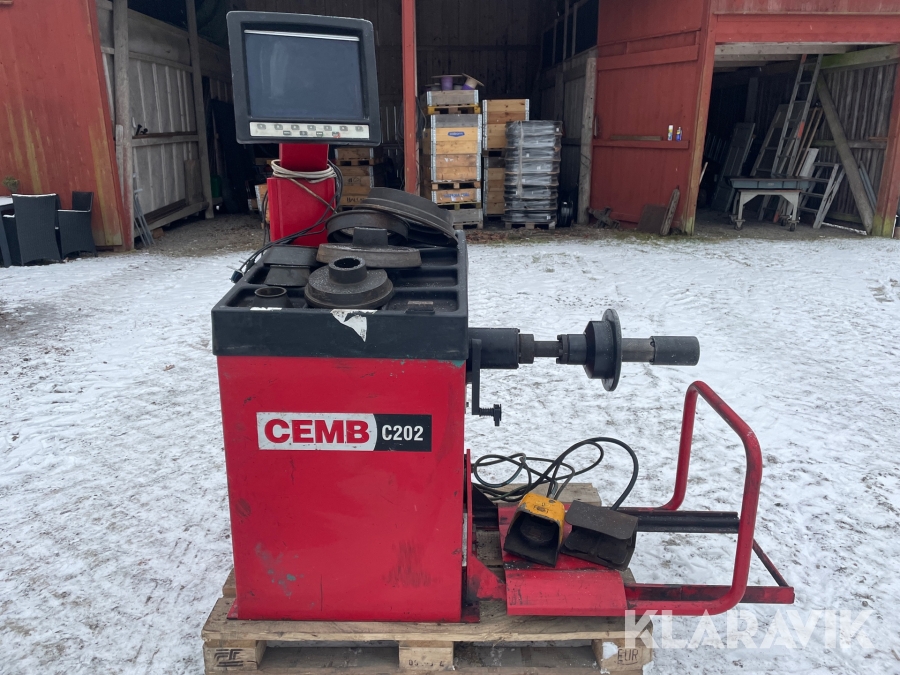 Klaravik Auktioner | Balanseringsmaskin för lastbilshjul Cemb C202