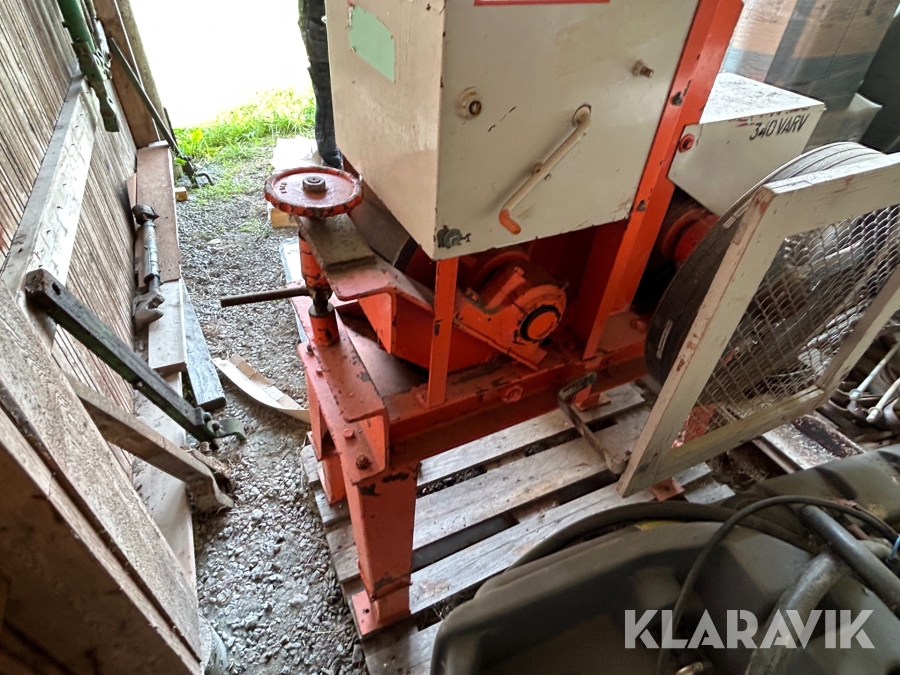 Foderkross Nirvana K450, Enköping, Klaravik auktioner