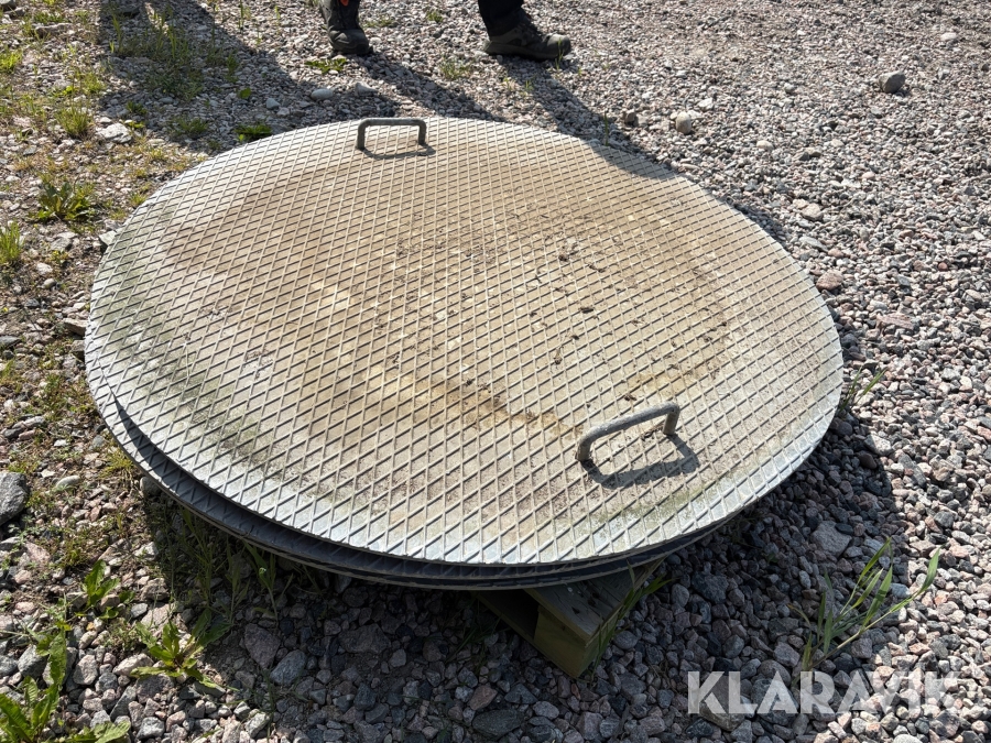 Brunnslock 3 st, Kungsör, Klaravik auktioner