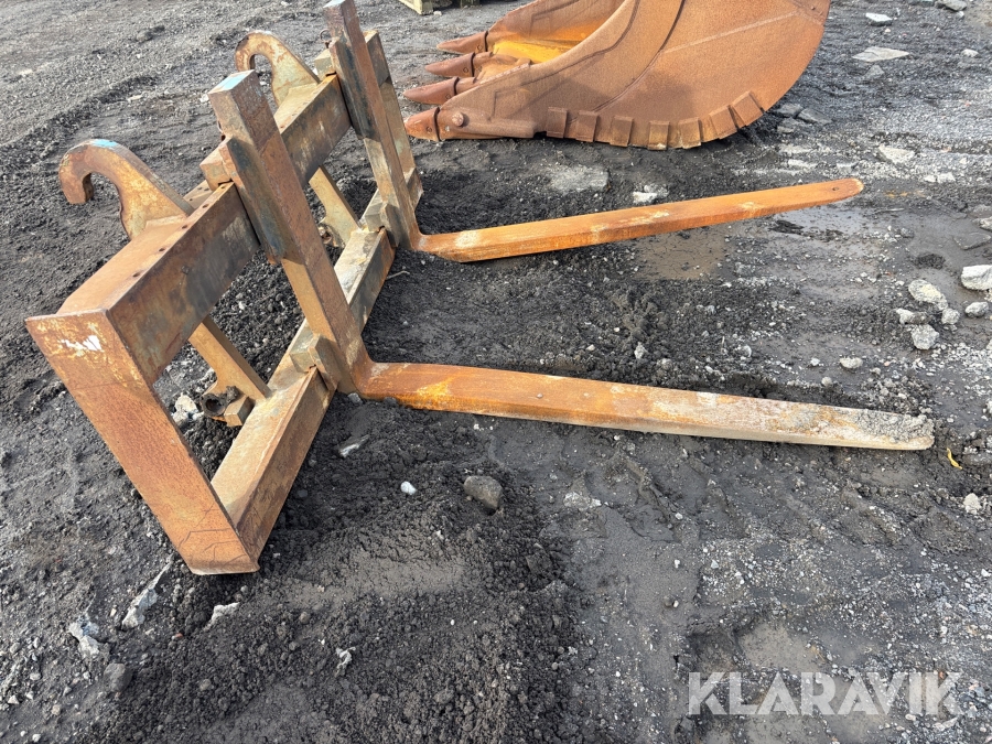 Pallgafflar, Hörby, Klaravik auktioner