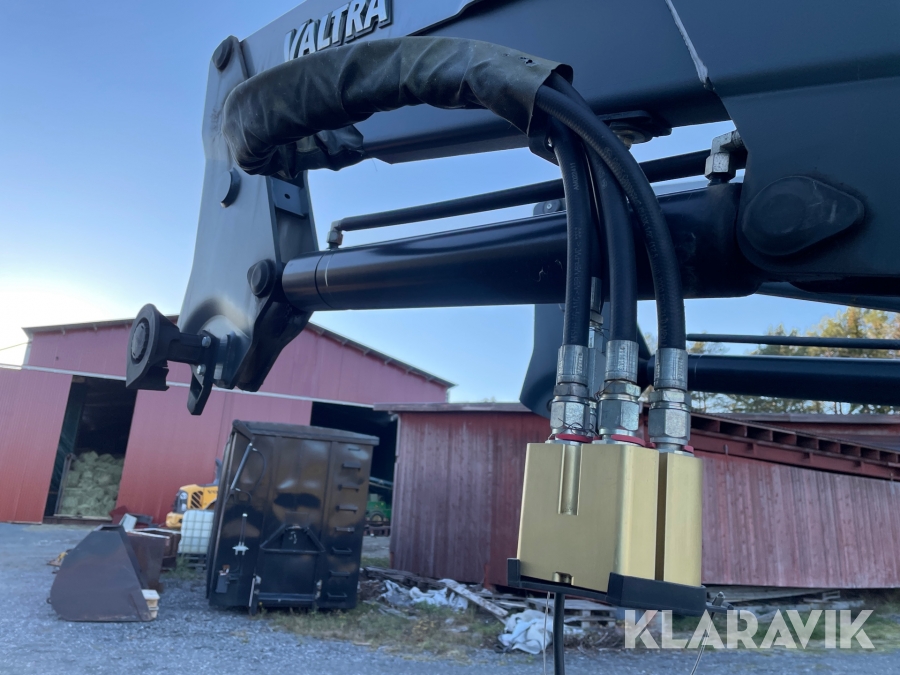 Lastare Ålö Valtra 65 3RD QL ESD med skopa