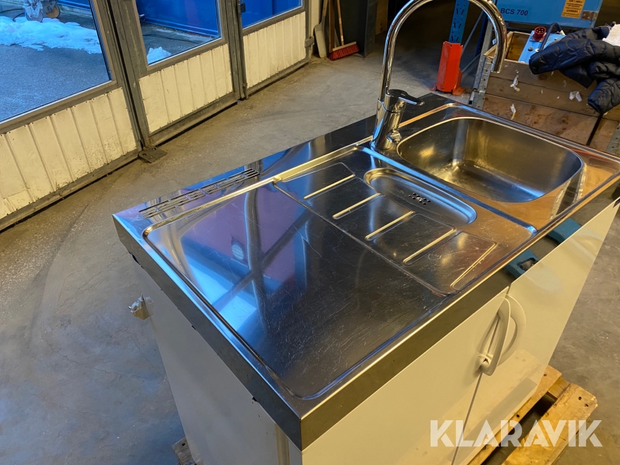 Klaravik Auktioner | Trinett Collection med kylskåp och diskho