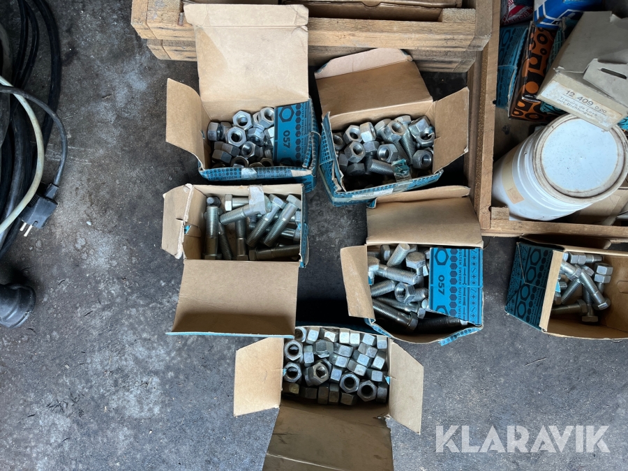 Bult, mutter och brickor , Örebro, Klaravik auktioner