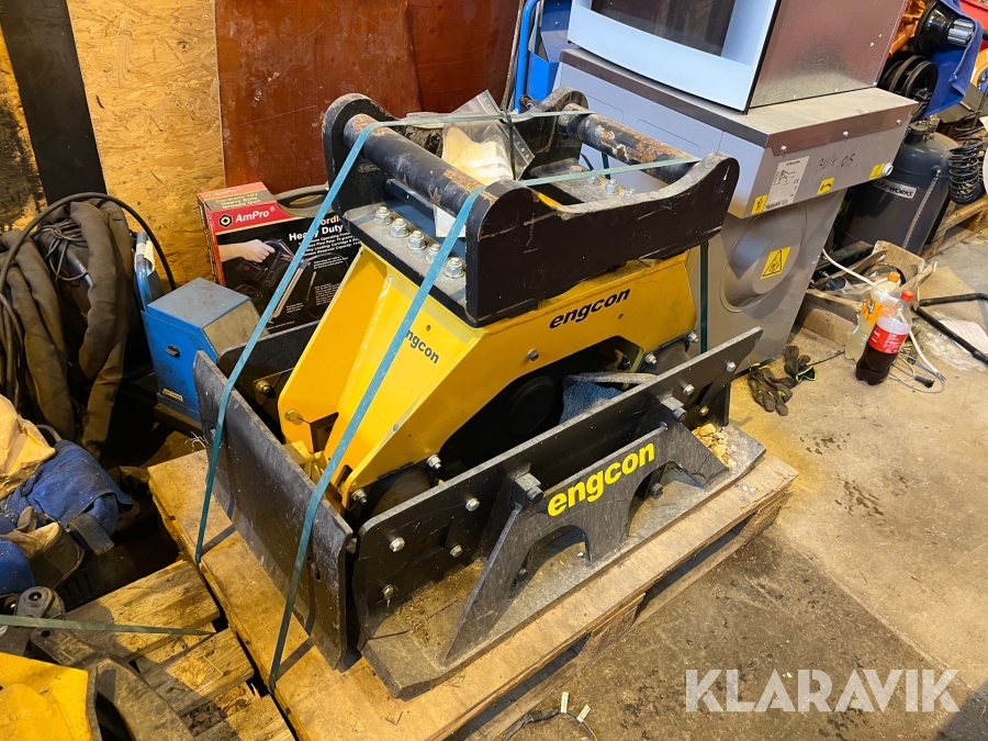 Tiltrotator med löstagbar grip och Markvibrator Engcon EC219