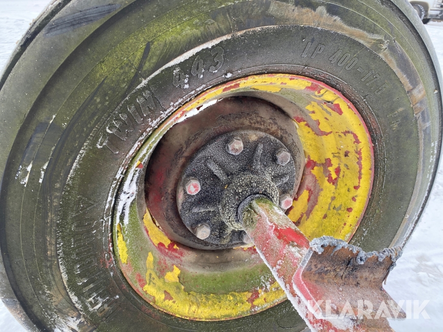 Klaravik Auktioner | Axel med twinhjul Trelleborg twin 443 Lp400-17.5