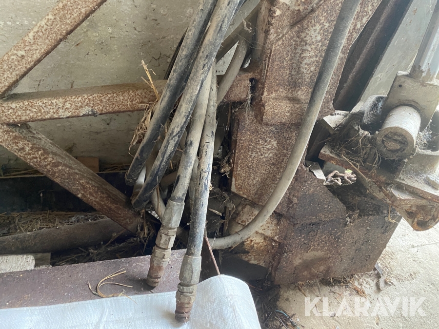 Klaravik Auktioner | Spikbleck med hydraulisk press