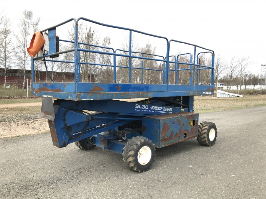 Klaravik Auktioner | Saxlift UpRight SL30SL Diesel