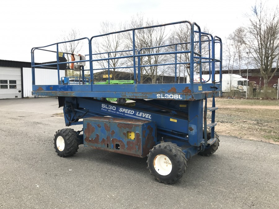 Klaravik Auktioner | Saxlift UpRight SL30SL Diesel