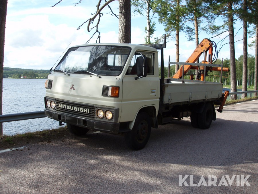 Mitsubishi Canter med fungerande HIAB-kran
