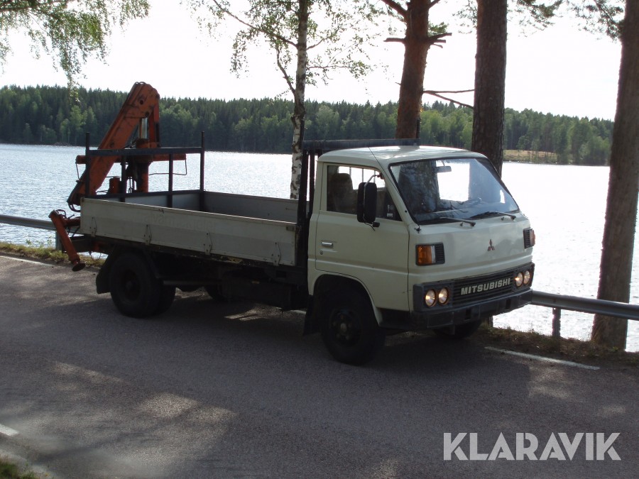 Mitsubishi Canter med fungerande HIAB-kran