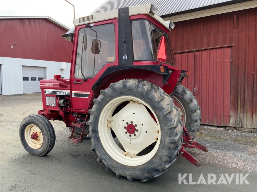 Traktor IH 585 XL