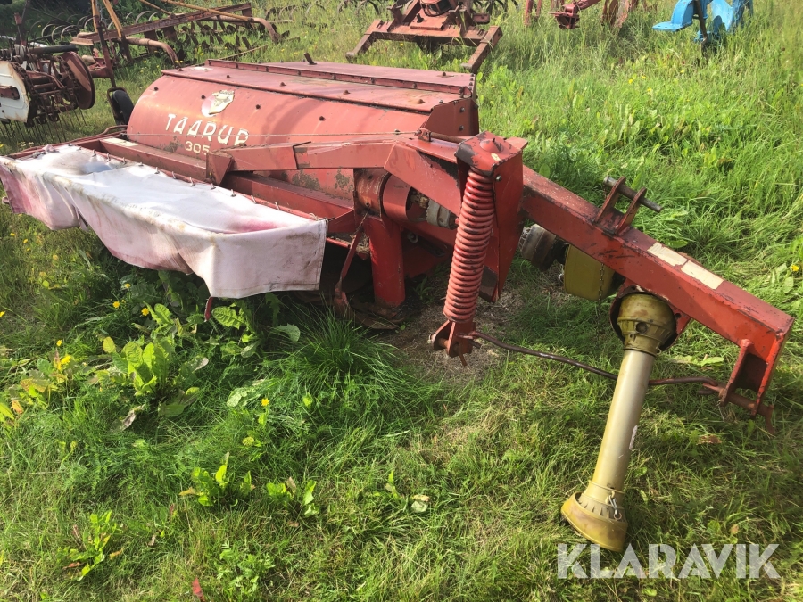 Klaravik Auktioner | Slåtterkross Taarup 305