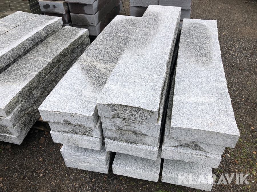 Klaravik Auktioner | Granitblock
