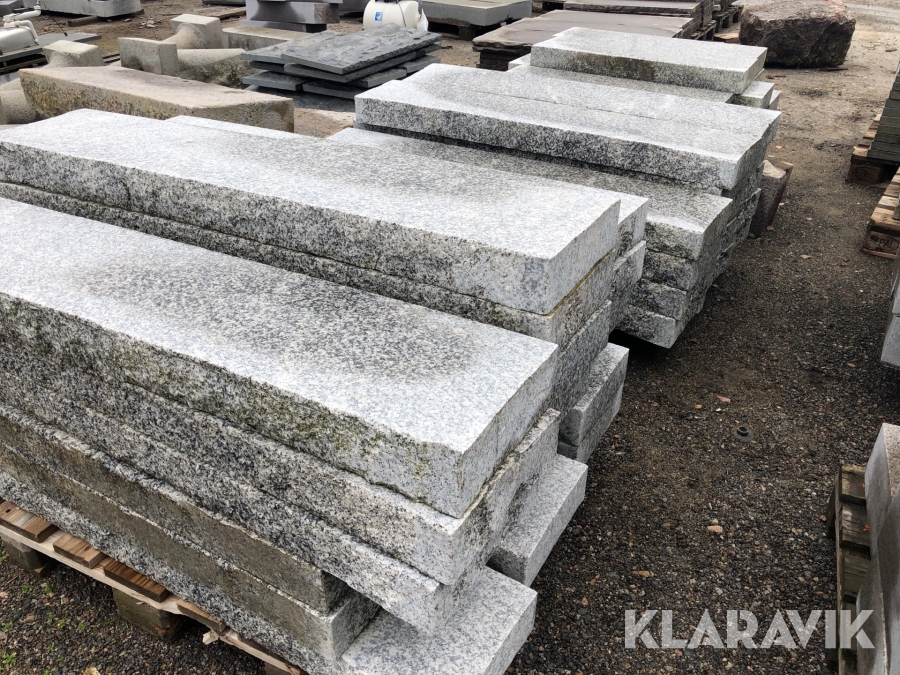 Klaravik Auktioner | Granitblock