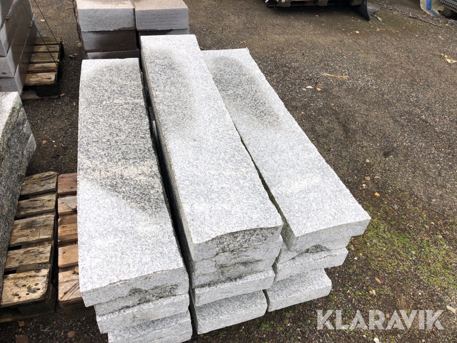 Klaravik Auktioner | Granitblock