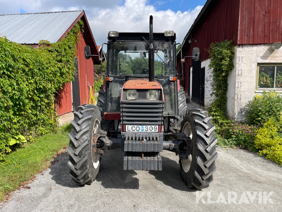 Traktor Universal 703 DT, Arvika, Klaravik auktioner