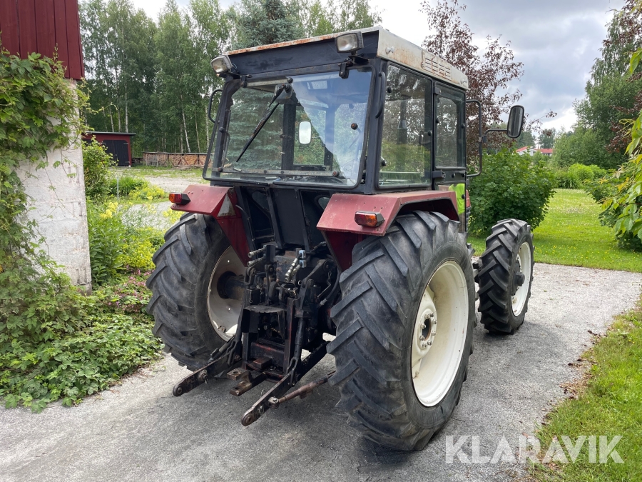 Traktor Universal 703 DT, Arvika, Klaravik auktioner