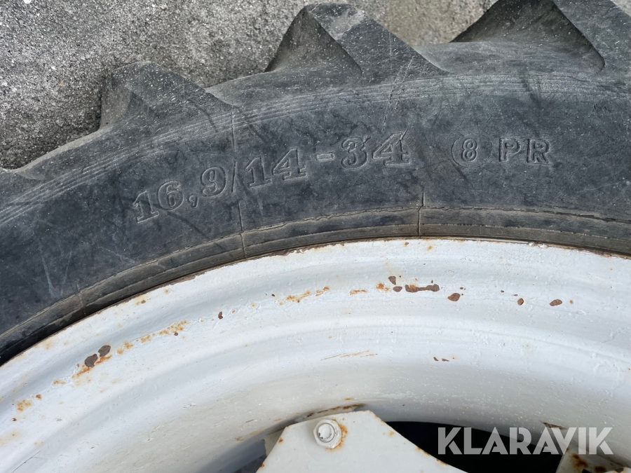 Traktor Universal 703 DT, Arvika, Klaravik auktioner