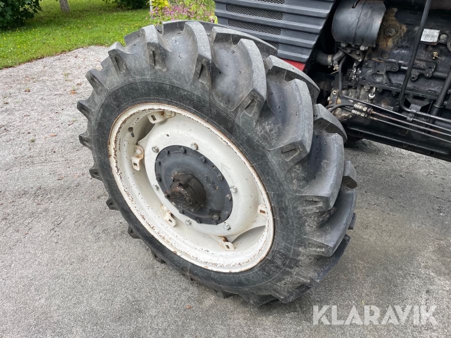 Traktor Universal 703 DT, Arvika, Klaravik auktioner