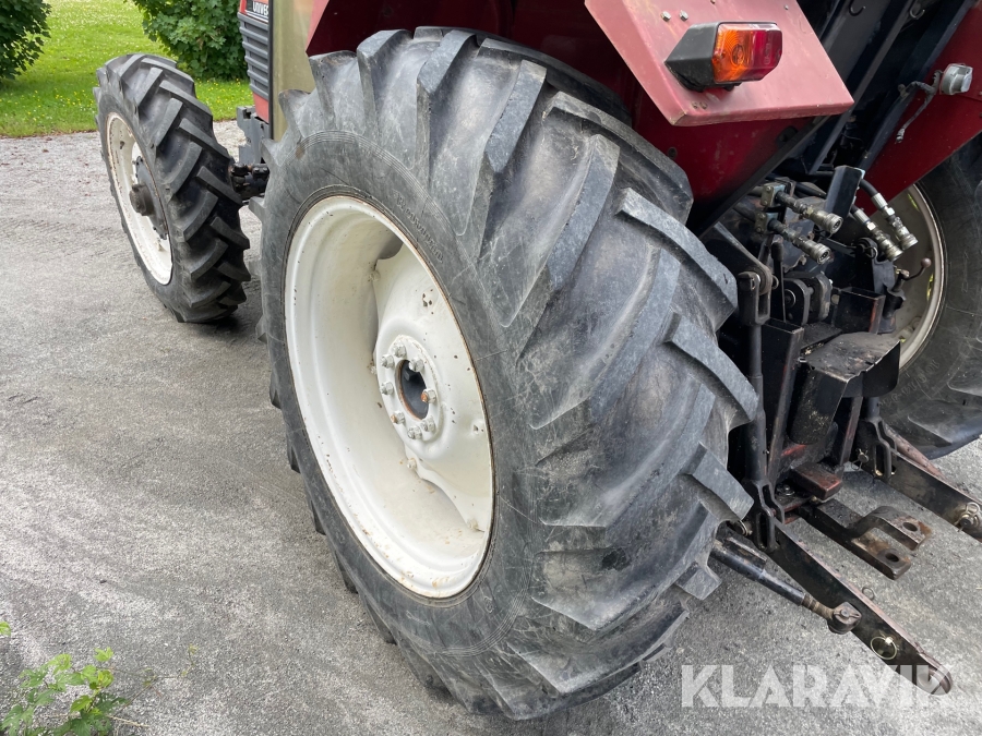 Traktor Universal 703 DT, Arvika, Klaravik auktioner