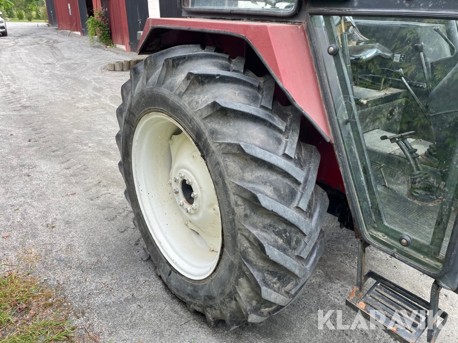 Traktor Universal 703 DT, Arvika, Klaravik auktioner