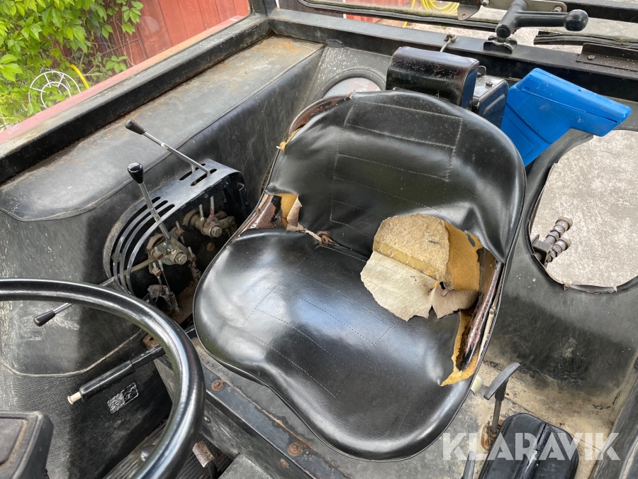 Traktor Universal 703 DT, Arvika, Klaravik auktioner