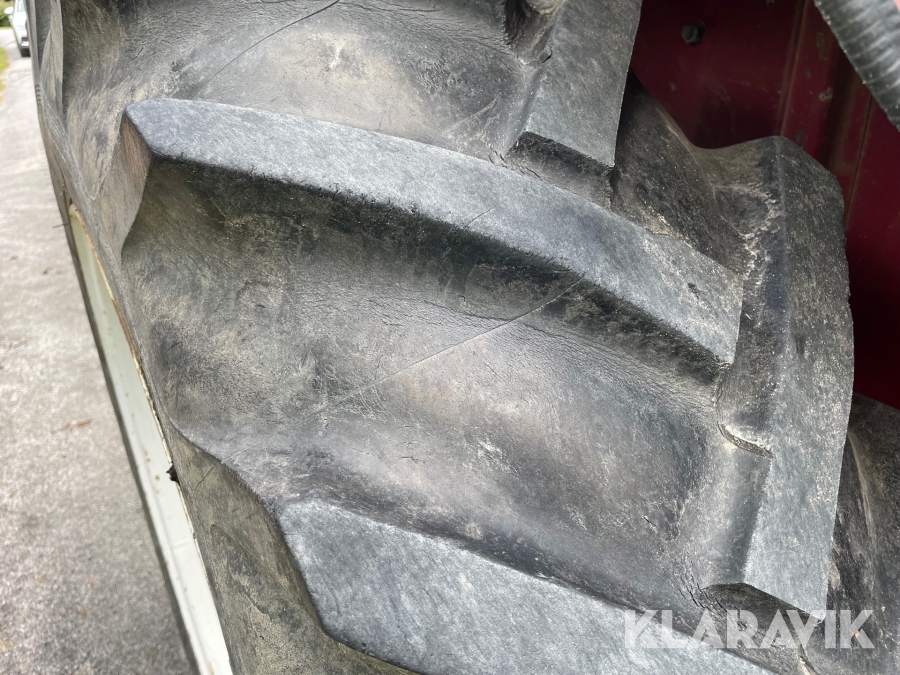 Traktor Universal 703 DT, Arvika, Klaravik auktioner