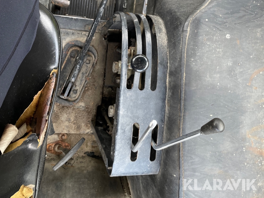 Traktor Universal 703 DT, Arvika, Klaravik auktioner