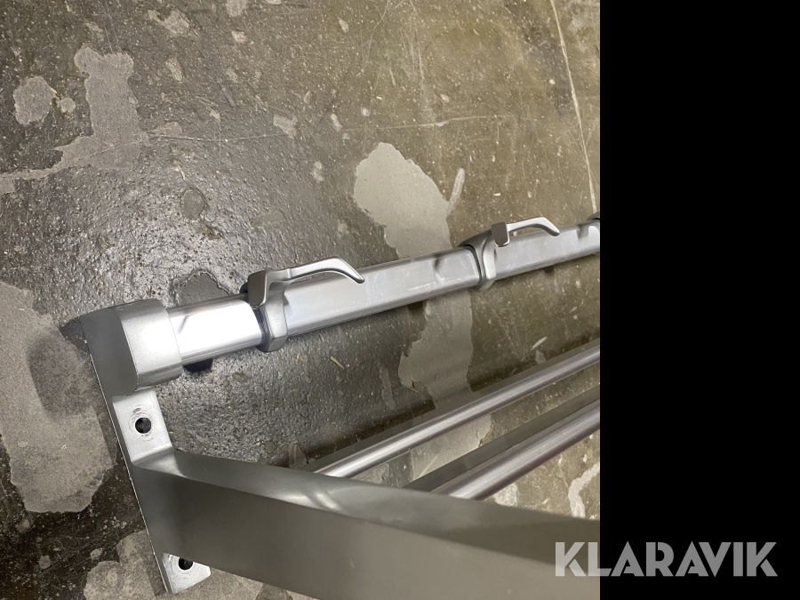 Klädhängare/hatthyllor och skohyllor, Linköping, Klaravik au