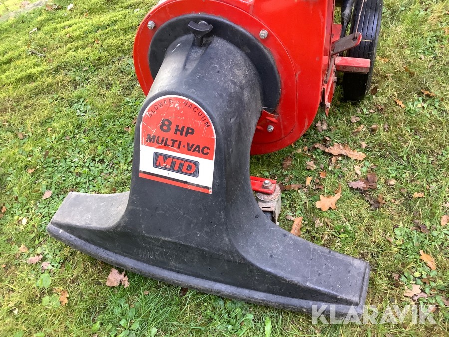 Klaravik Auktioner | Lövsug MTD Multi-Vac med 2 redskap + uppsamlare