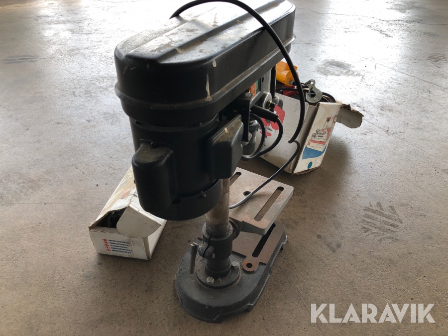 Klaravik Auktioner | Bänkborrmaskin samt telfer med fäste