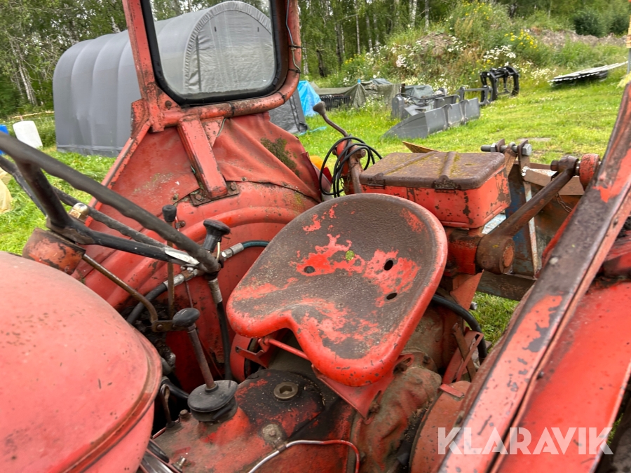 Traktor Nuffield 342, Kramfors, Klaravik auktioner