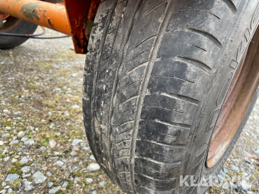 Materielhiss Böcker HY400, Grums, Klaravik auktioner