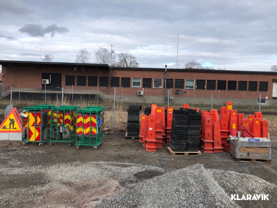 Klaravik Auktioner | Skyltmaterial
