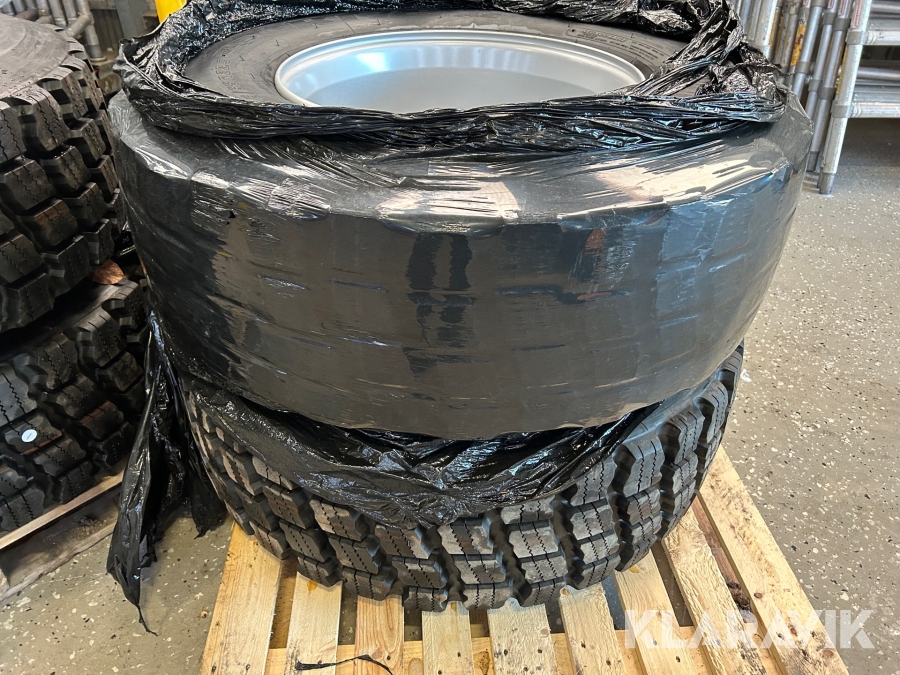 Entreprenaddäck Bridgestone R168 PLUS och 279 AS, Sundsvall